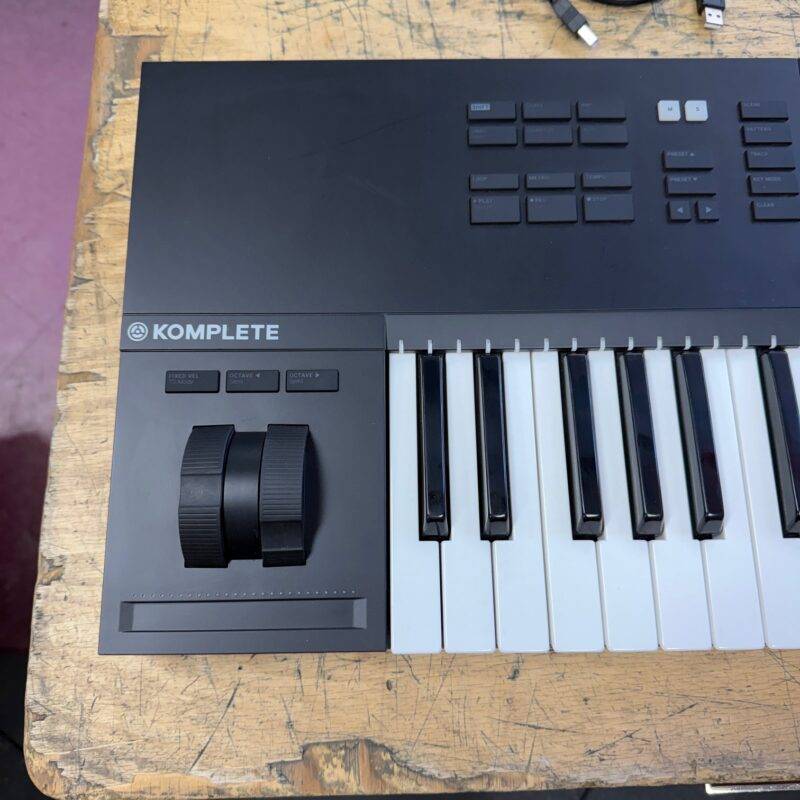 Used Native Instruments Komplete Kontrol S49 MK2 MIDI Keyboard ...