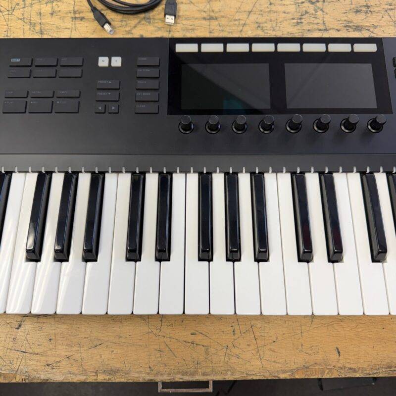 Used Native Instruments Komplete Kontrol S49 MK2 MIDI Keyboard ...